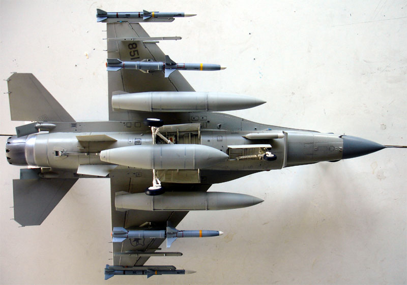 F-16 models 1/32 TAMIYA ACADEMY
