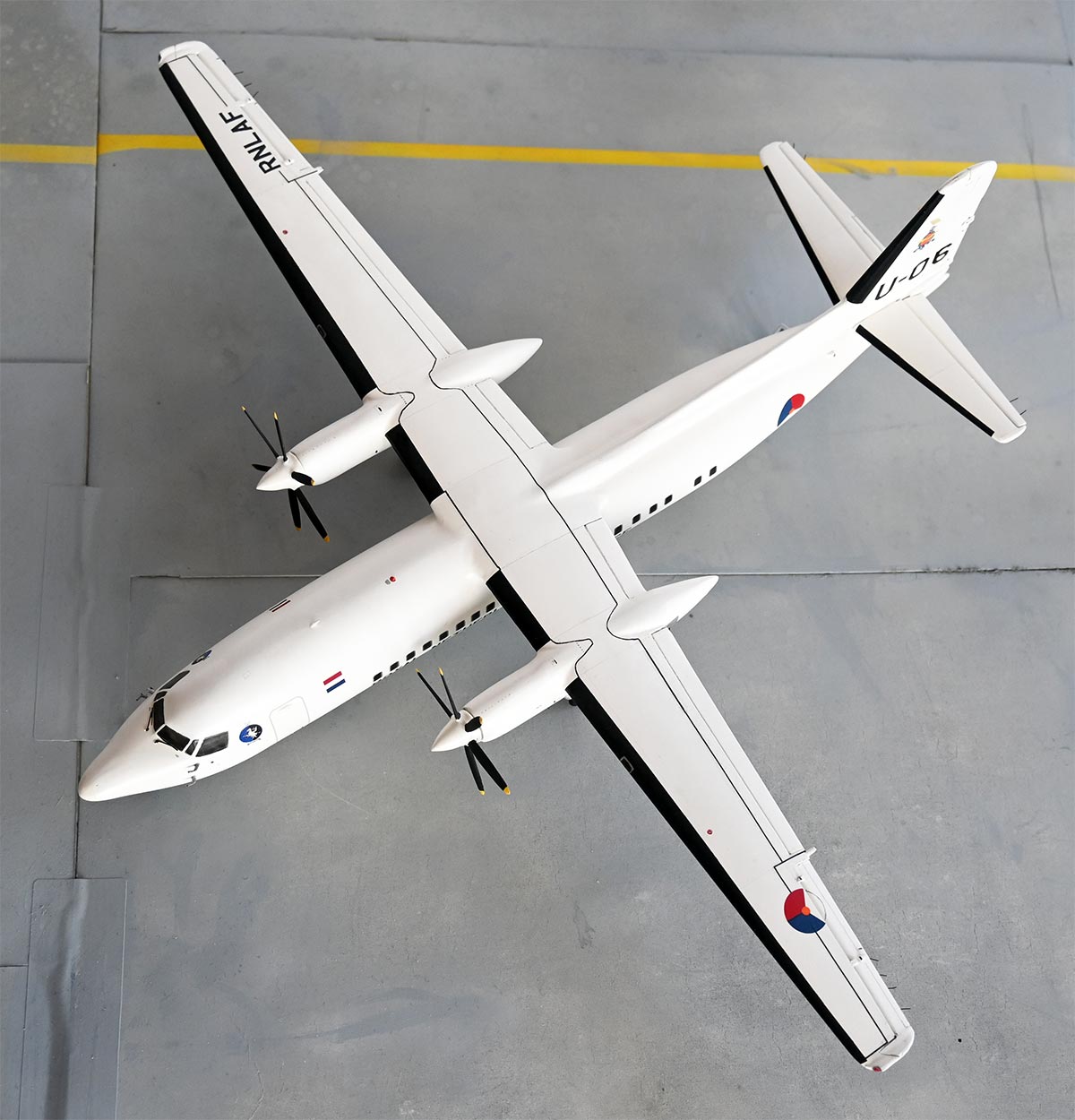 fokker 50 plastic scale model 1/72