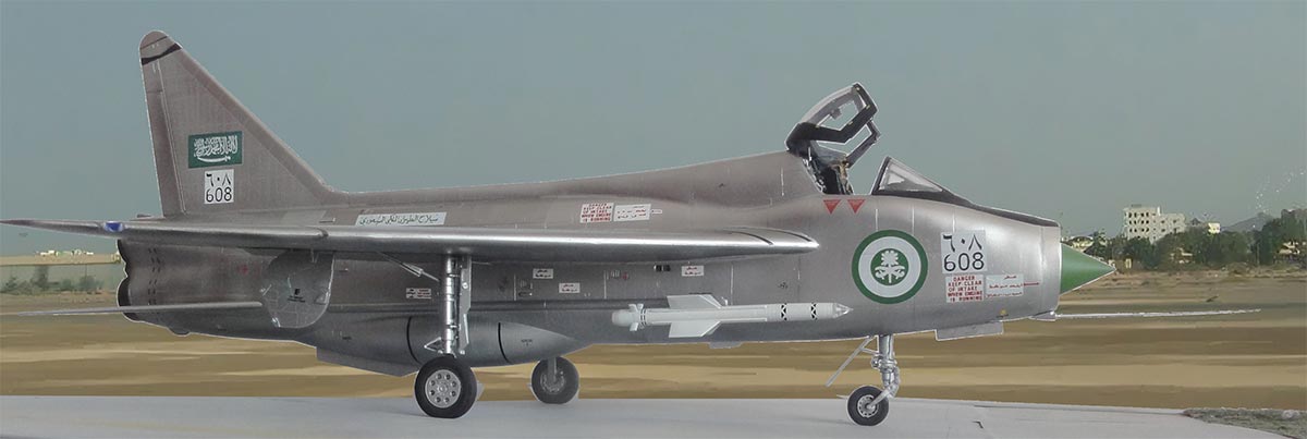 lightning T4 plastic scale model 1/32